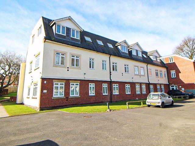 2 bedroom ground flat for sale