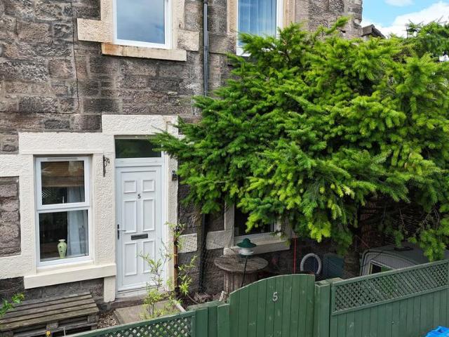 2 bedroom ground flat for sale
