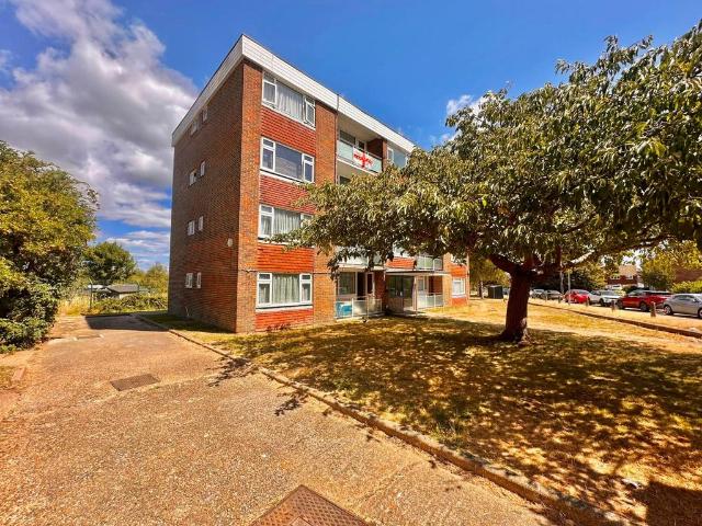 2 bedroom ground flat for sale