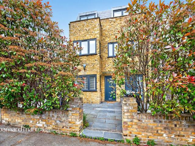 2 bedroom ground flat for sale