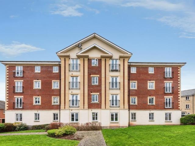 2 bedroom ground flat for sale