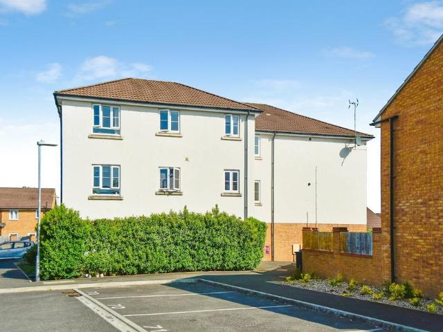 2 bedroom ground flat for sale