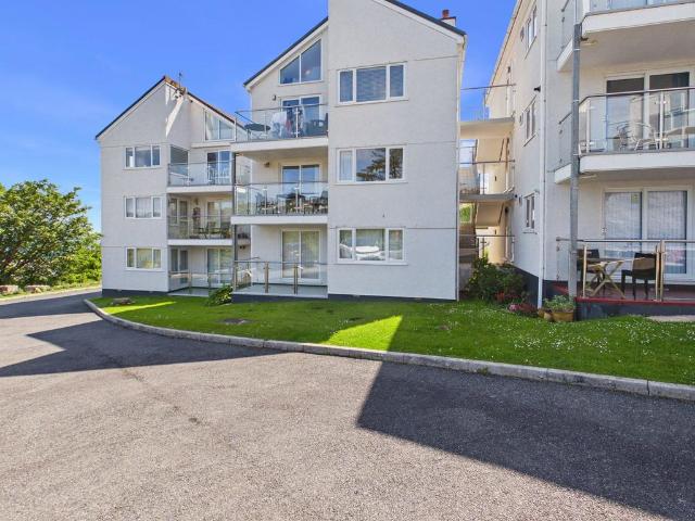 2 bedroom ground flat for sale