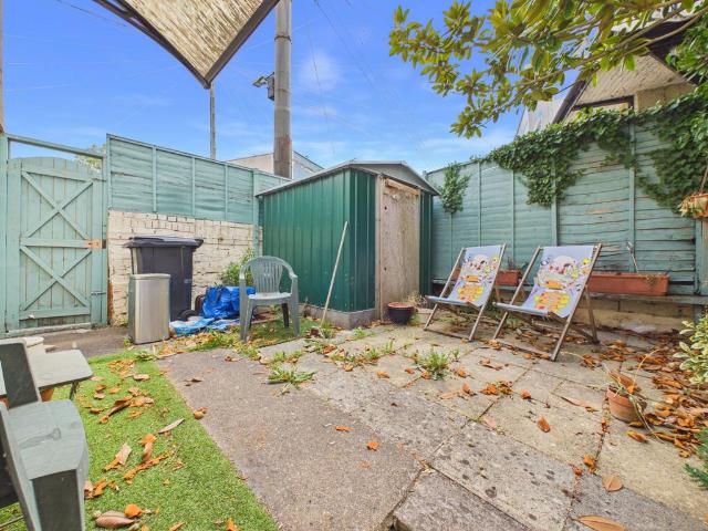 2 bedroom ground flat for sale