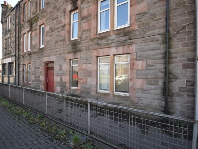 2 bedroom ground flat for sale
