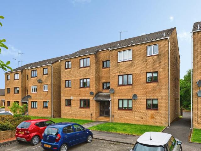 2 bedroom ground flat for sale
