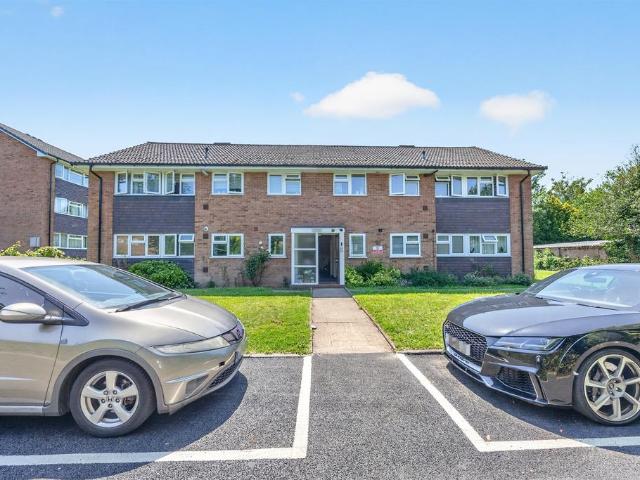 2 bedroom ground flat for sale
