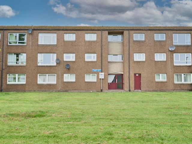2 bedroom ground flat for sale