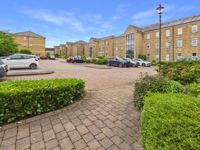 2 bedroom ground flat for sale