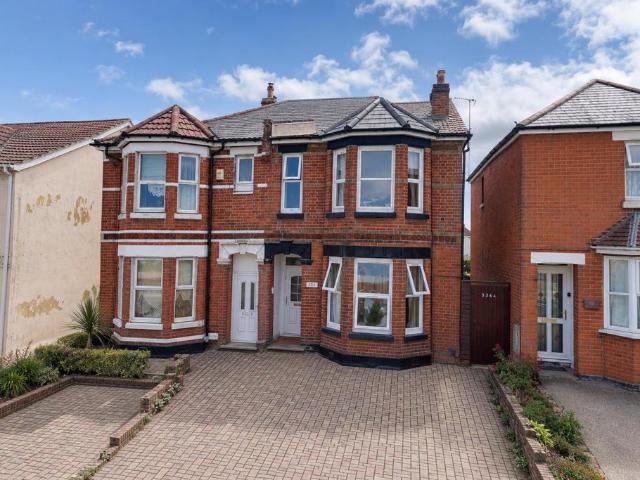 2 bedroom ground flat for sale