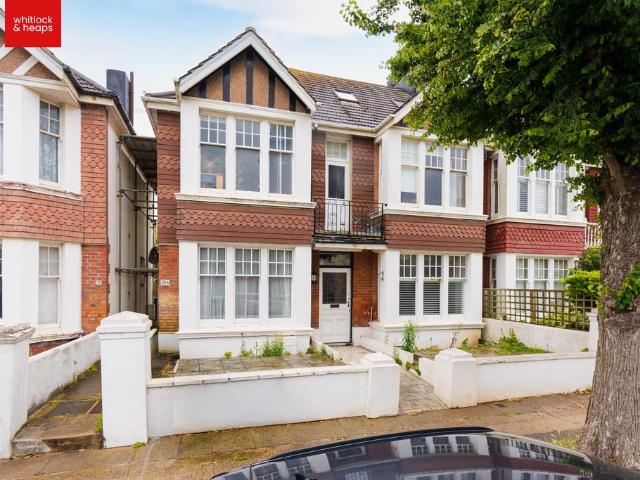 2 bedroom ground flat for sale