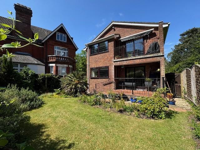 2 bedroom ground flat for sale