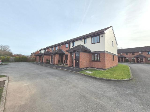 2 bedroom ground flat for sale