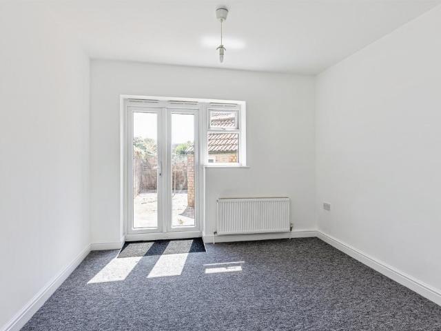 2 bedroom ground flat for sale