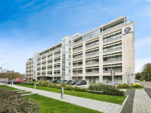 2 bedroom ground flat for sale