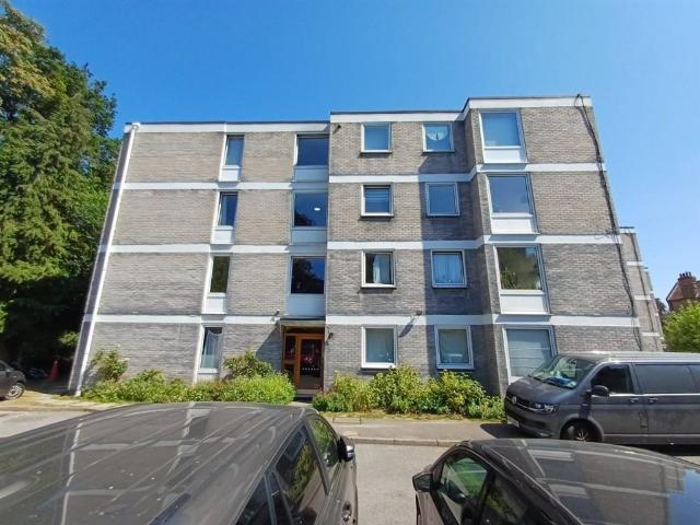 2 bedroom ground flat for sale