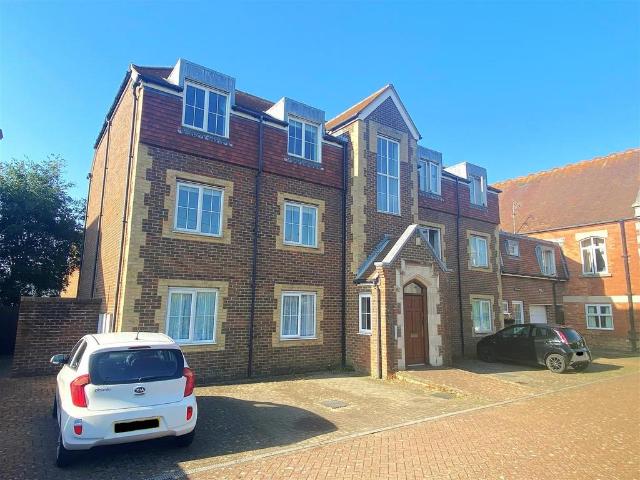 2 bedroom ground flat for sale