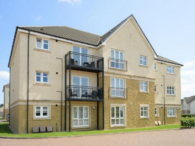 2 bedroom ground flat for sale