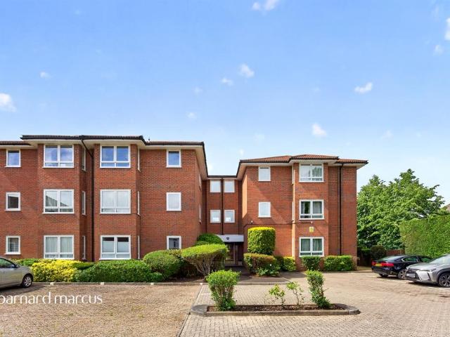 2 bedroom ground flat for sale