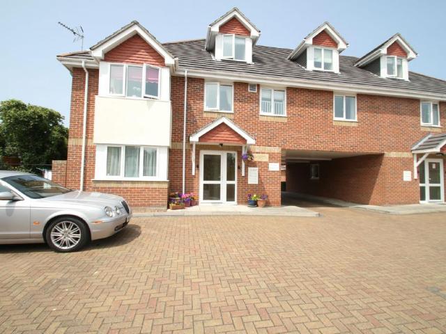 2 bedroom ground flat to rent