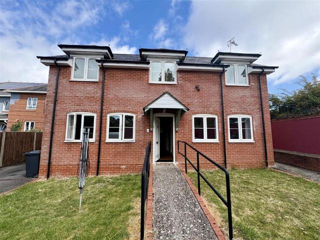 2 bedroom ground flat to rent