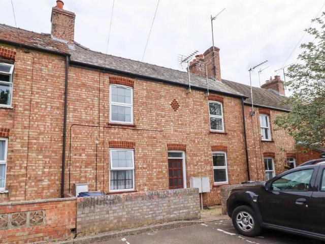 2 bedroom ground flat to rent