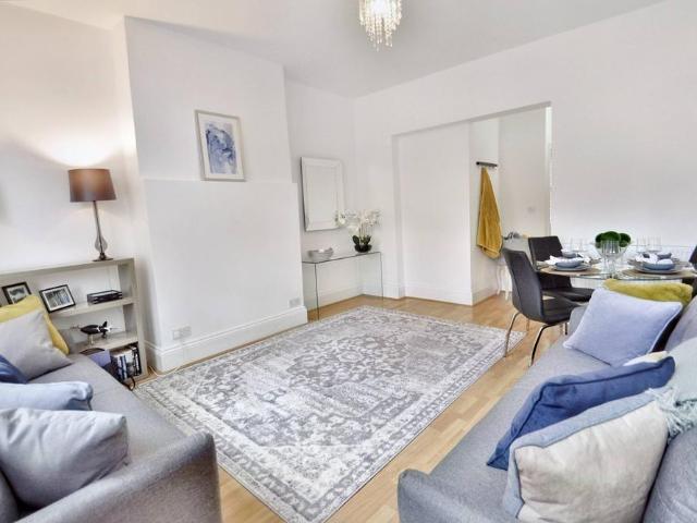 2 bedroom ground flat to rent