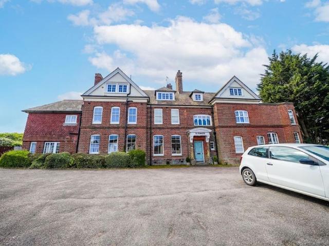 2 bedroom ground flat to rent