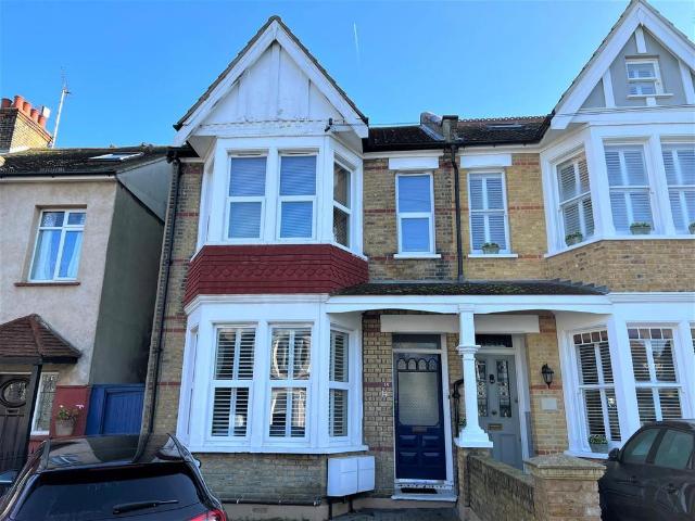 2 bedroom ground flat to rent