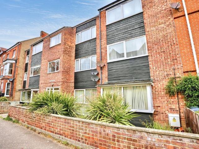 2 bedroom ground flat to rent