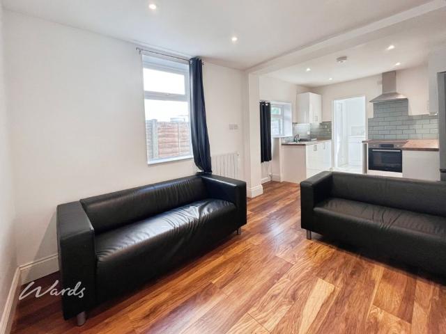 2 bedroom ground flat to rent