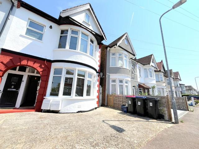 2 bedroom ground flat to rent