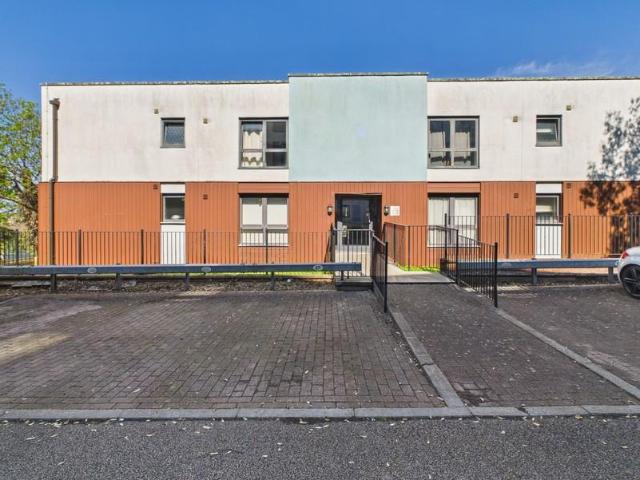 2 bedroom ground flat to rent