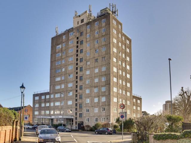 2 bedroom ground flat to rent