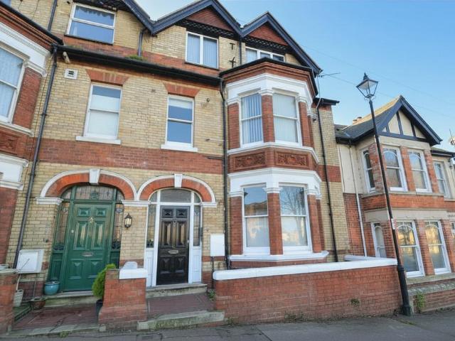 2 bedroom ground flat to rent