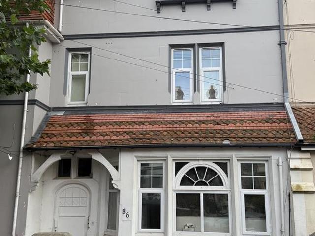 2 bedroom ground flat to rent