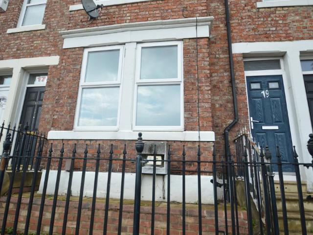 2 bedroom ground flat to rent