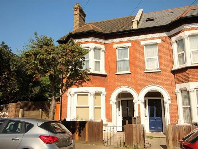 2 bedroom ground flat to rent