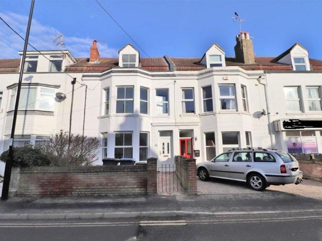 2 bedroom ground flat to rent