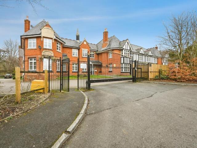 2 bedroom ground flat to rent