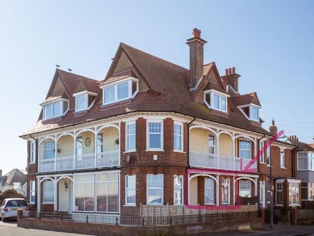 2 bedroom ground flat to rent