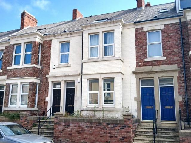 2 bedroom ground flat to rent