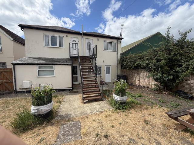 2 bedroom ground flat to rent