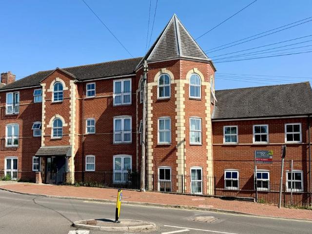 2 bedroom ground flat to rent