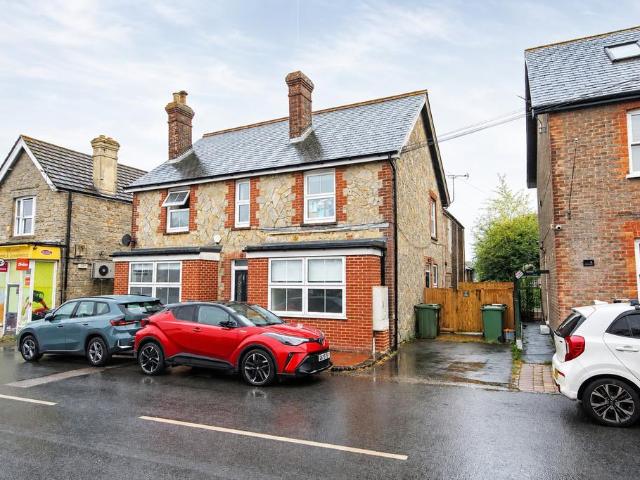 2 bedroom ground flat to rent