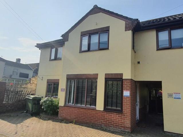 2 bedroom ground flat to rent