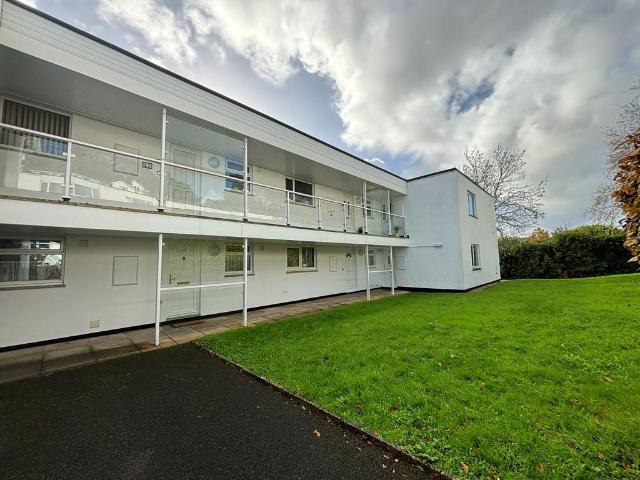 2 bedroom ground flat to rent