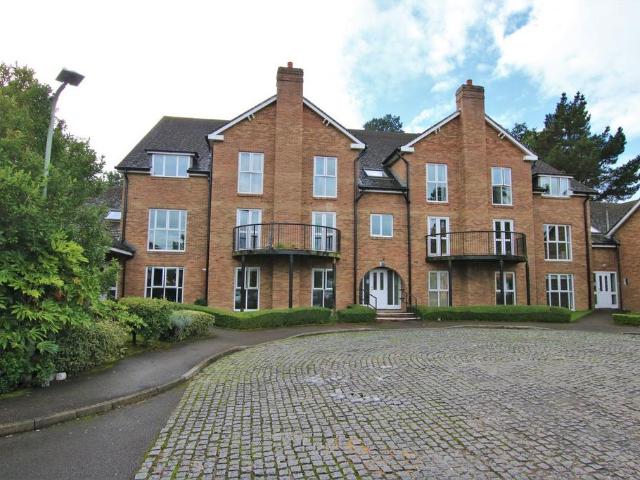 2 bedroom ground flat to rent
