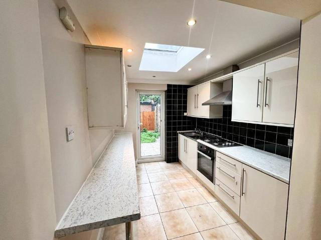 2 bedroom ground flat to rent