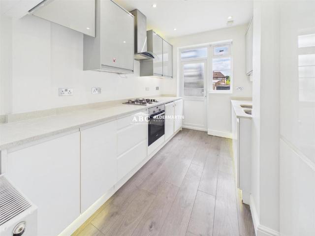2 bedroom ground flat to rent